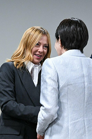 兩位女性領導人G20峰會相見歡！高市與梅洛尼擁抱回應 和李強沒互動 | 國際 | Newtalk新聞