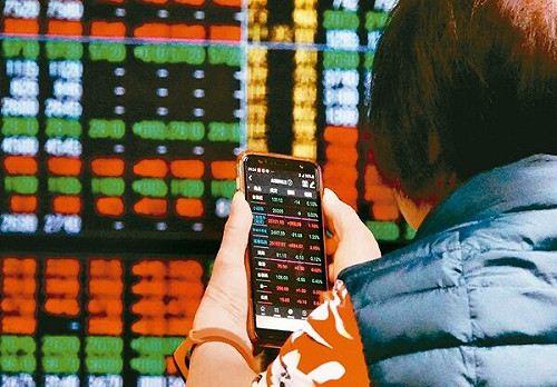 領到一萬能買什麼？小資族Q4搶進這十檔ETF零股 | 財經 | Newtalk新聞